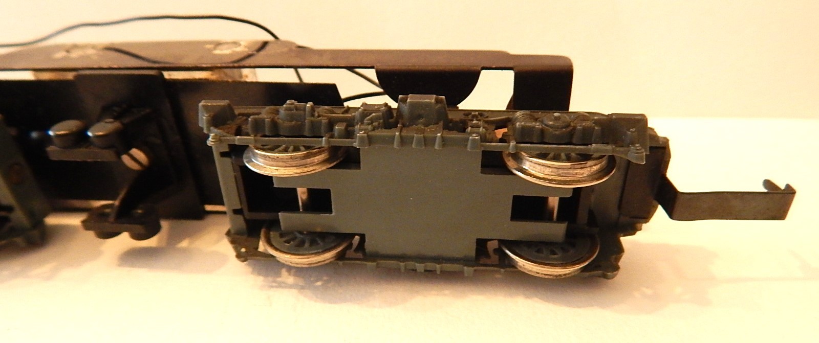 R 17666 PIKO CHASSIS DE LOCOMOTIVE AVEC BOGIES MOT E CAPT HO - CC2R...