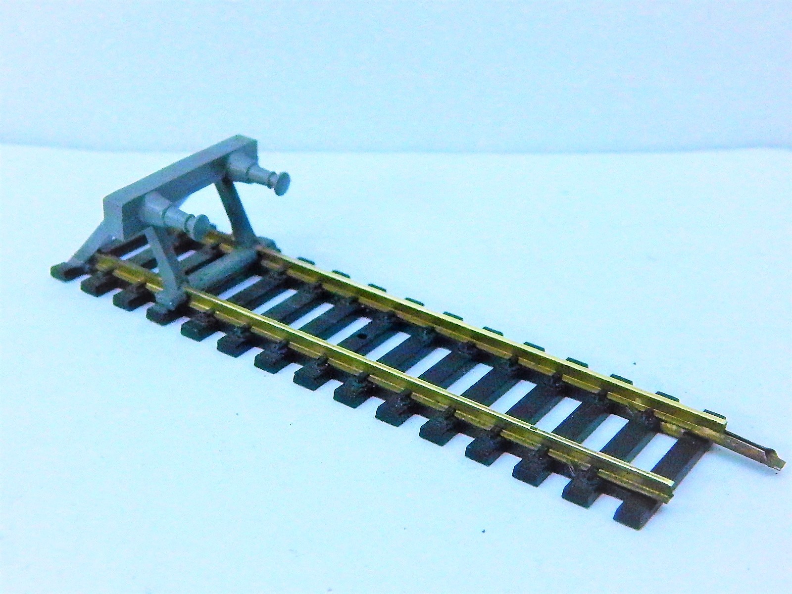 UN BUTOIR GRIS JOUEF RAILS EN LAITON HO - CC2RAILS.COM