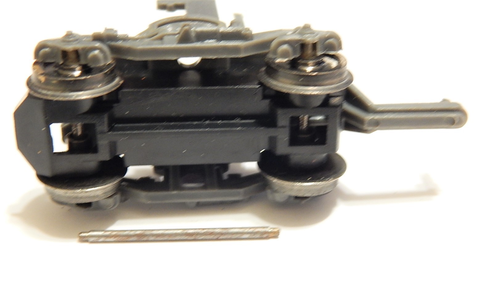 R 13045 UN BOGIE PORTEUR ARRIERE AVEC AXE DE TGV JOUEF HO - CC2RAIL...