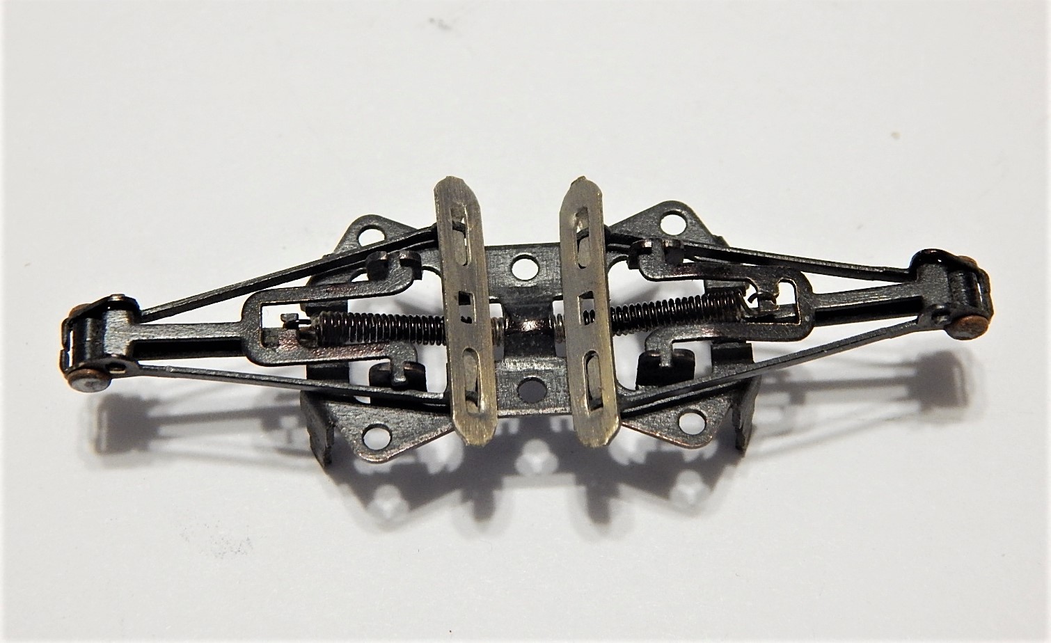 R 13061 UN PANTOGRAPHE METAL DOUBLE NOIR DE TGV JOUEF HO - CC2RAILS...