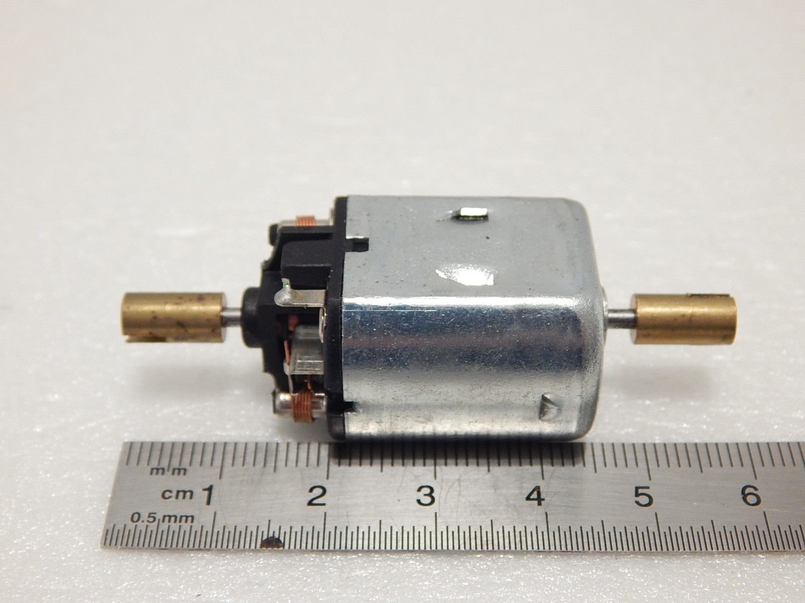 R 15052 LIMA UN MOTEUR DE LOCOMOTIVE CC 14000 HO - CC2RAILS.COM