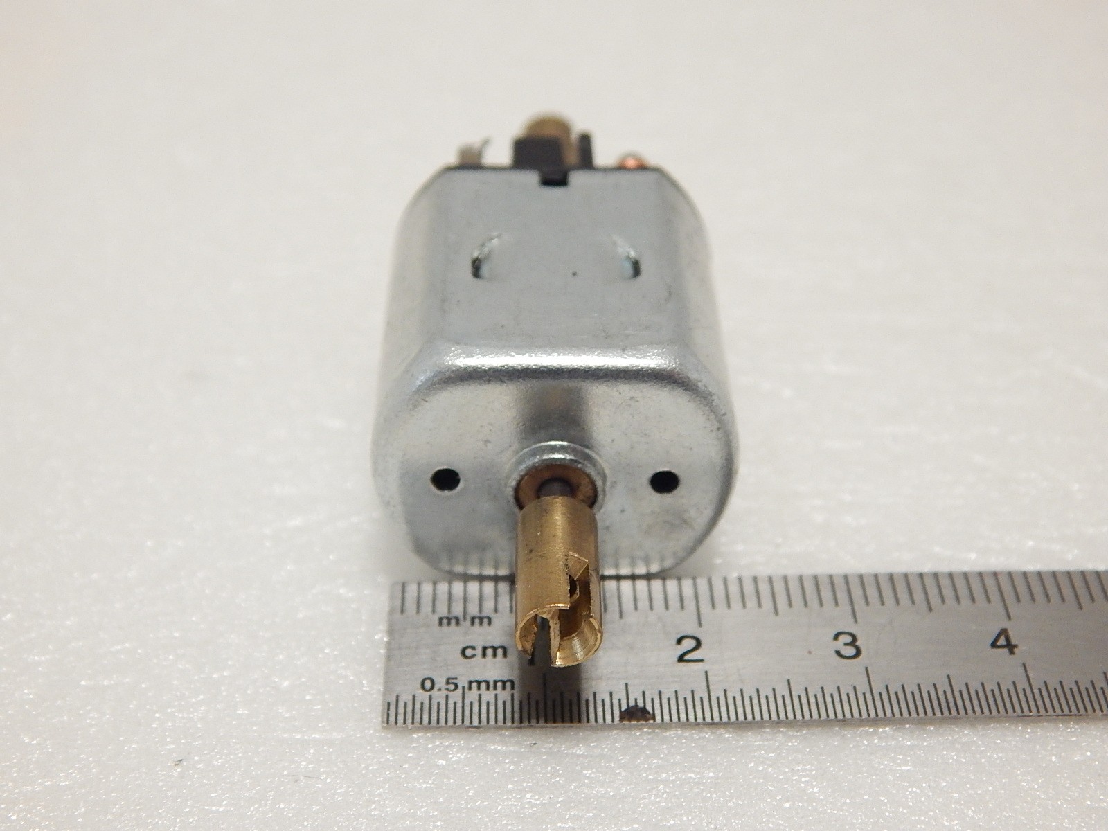 R 15052 LIMA UN MOTEUR DE LOCOMOTIVE CC 14000 HO - CC2RAILS.COM