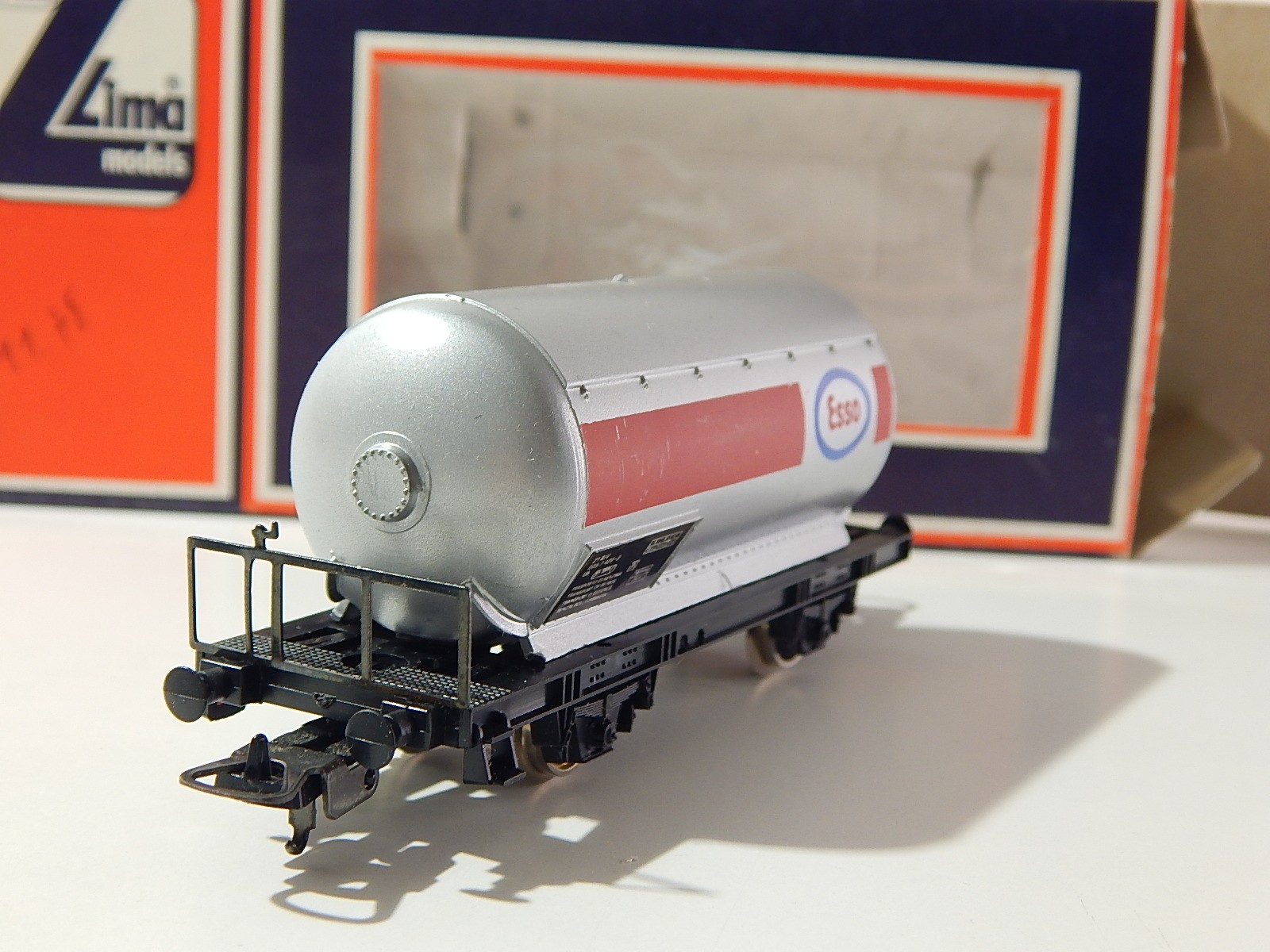 REF 2711 LIMA WAGON CITERNE A ESSIEUX ESSO EN BOITE HO - CC2RAILS.COM