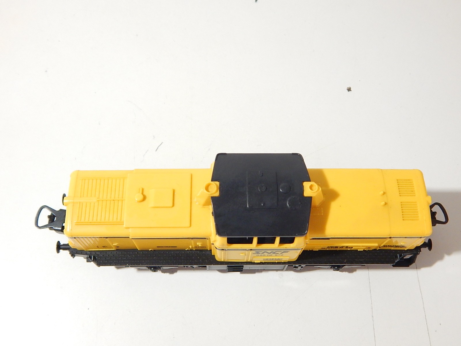 LIMA LOCOMOTIVE 040 DE 532 SNCF JAUNE CHASSIS NOIR HO SANS BOITE