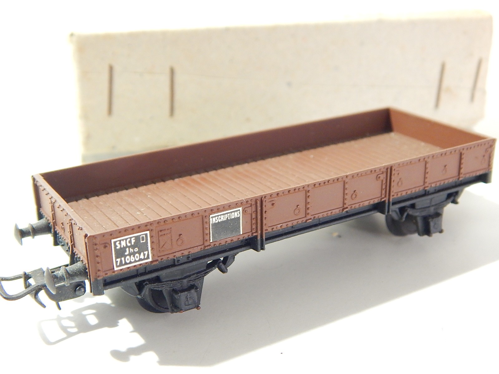 SMCF WAGON PLAT EN METAL MARRON A ESSIEUX SNCF TRES BON ETAT EN BOI...