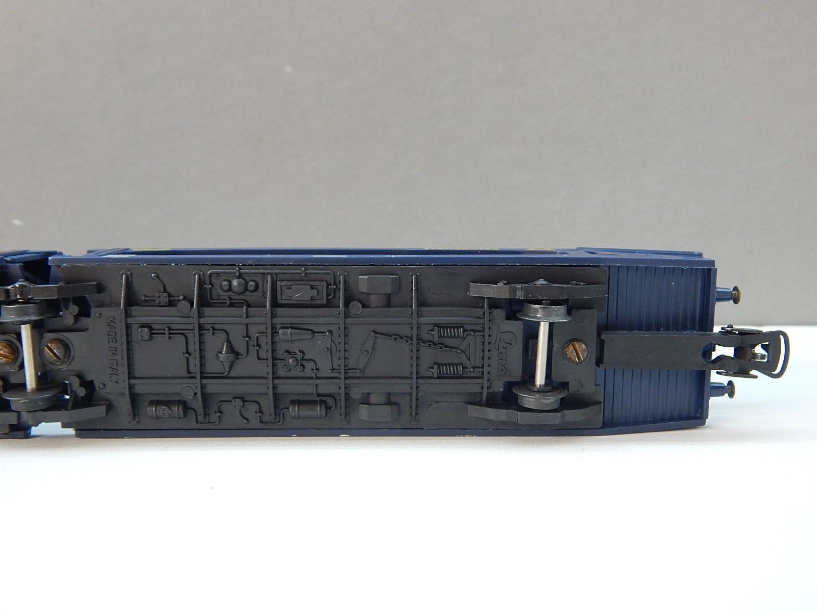 LIMA WAGON STVA BLEU AVEC VOITURE HO SANS BOITE - CC2RAILS.COM