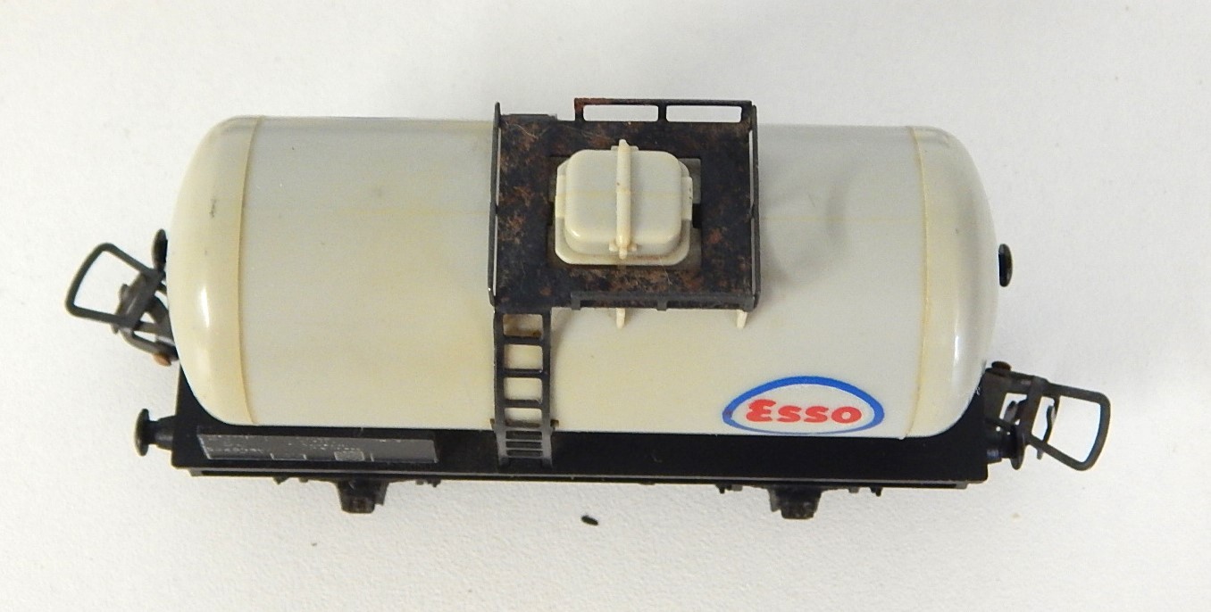 REF 7100 HORNBY WAGON CITERNE ESSO GRIS EN BOITE BLEU - CC2RAILS.COM
