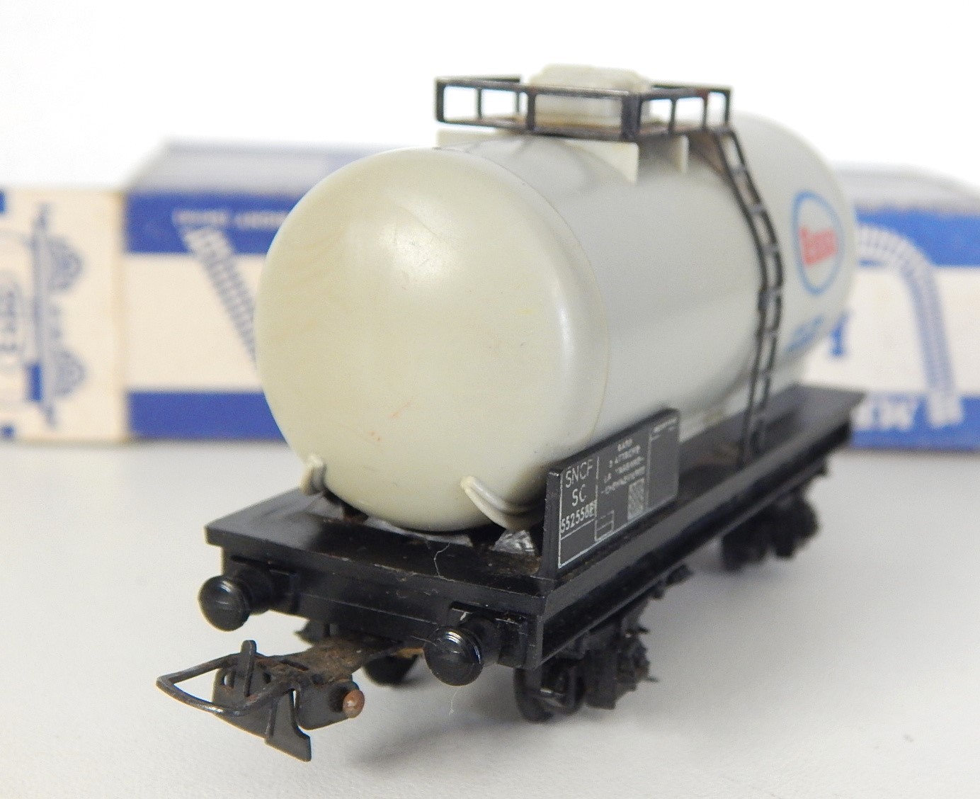 REF 7100 HORNBY WAGON CITERNE ESSO GRIS EN BOITE BLEU - CC2RAILS.COM